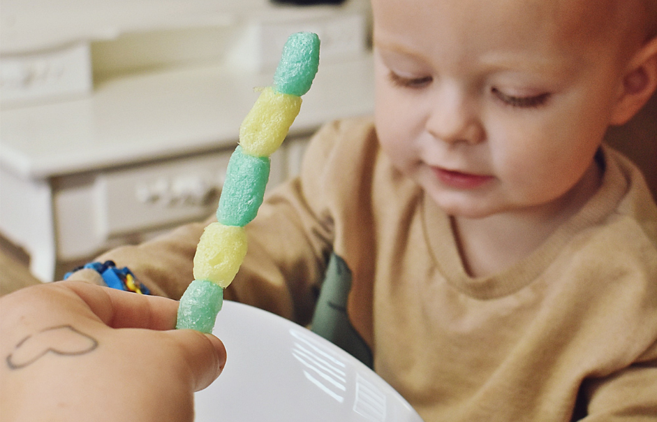 Beschäftigungsideen für Kleinkinder mit Maisflips - Calistas Traum