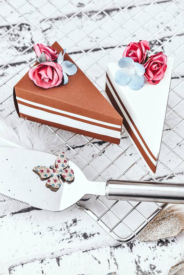 Wunderschone Mehrstockige Torte Aus Pappe Basteln Bilder
