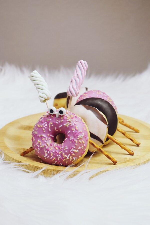 Donut Raupe - Schnelle Rezeptidee für den Kindergeburtstag - Calistas Traum